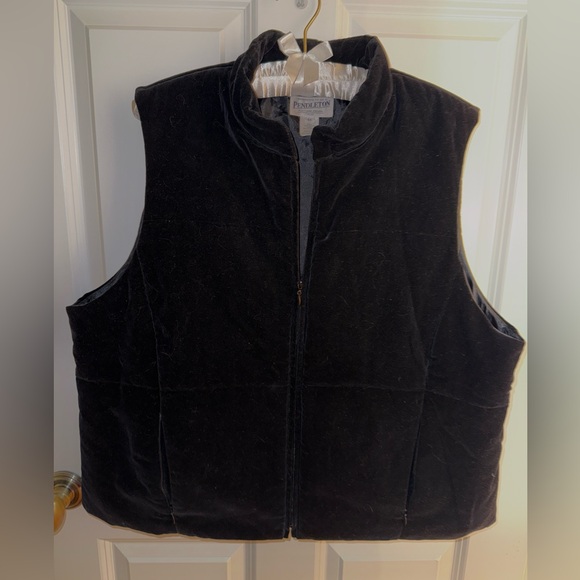 Pendleton | Jackets & Coats | Vintage Pendleton Black Velvet Zip Vest ...